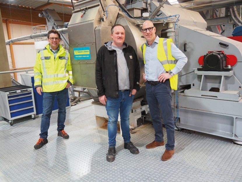 Compact pelleting plant for varying raw material