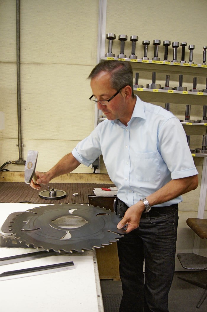 Formula 1 of saw blades