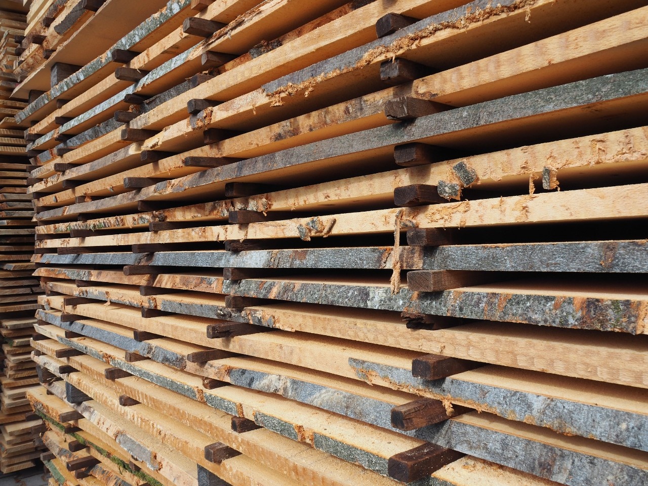 Hardwood lumber production still at a low level
