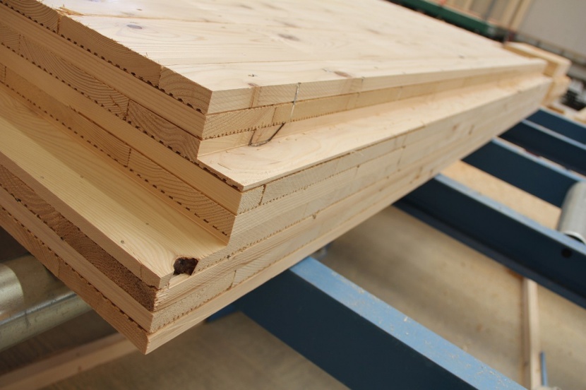 Preference for Massiv-Holz-Mauer walls
