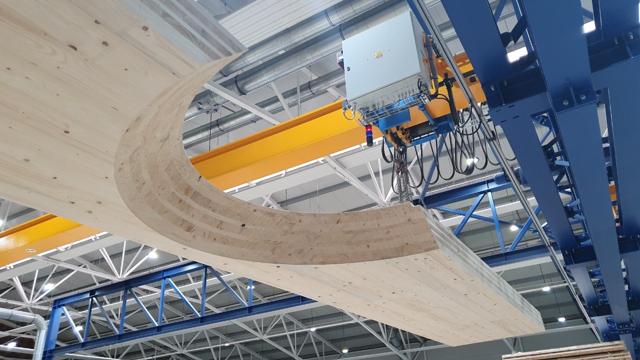 Manufacturing cross-laminated timber with exclusive surfaces