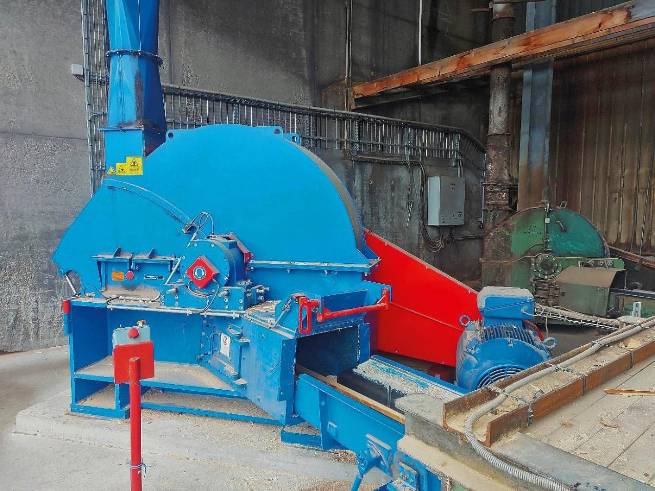 Powerful disc chipper for beech wood