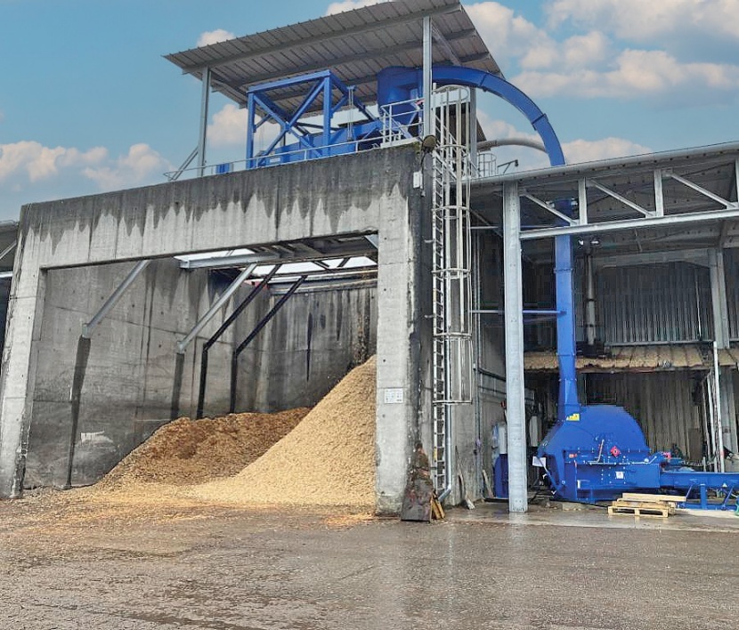 Powerful disc chipper for beech wood